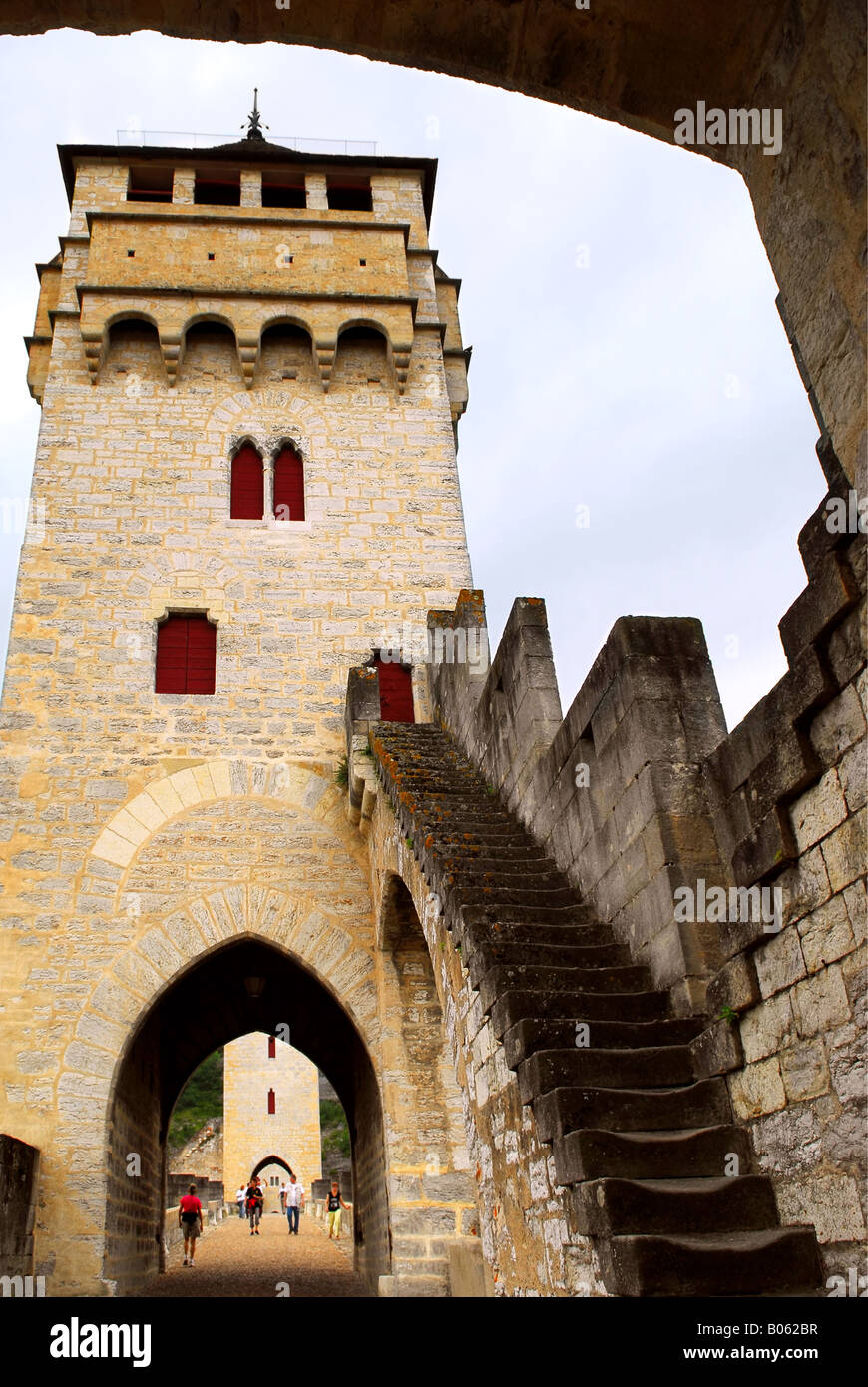 Medieval Valentre bridge in Carhors in southwest France Stock Photo - Alamy