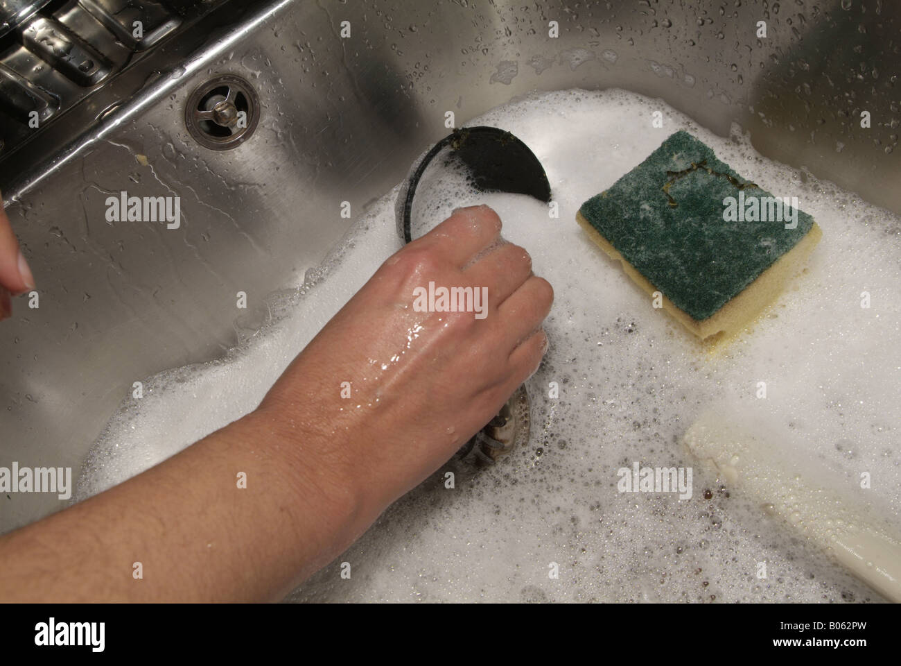 Woman washes the dishes in the wash basin Stock Photo - Alamy
