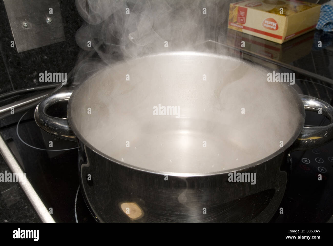 Steam of water hi-res stock photography and images - Alamy