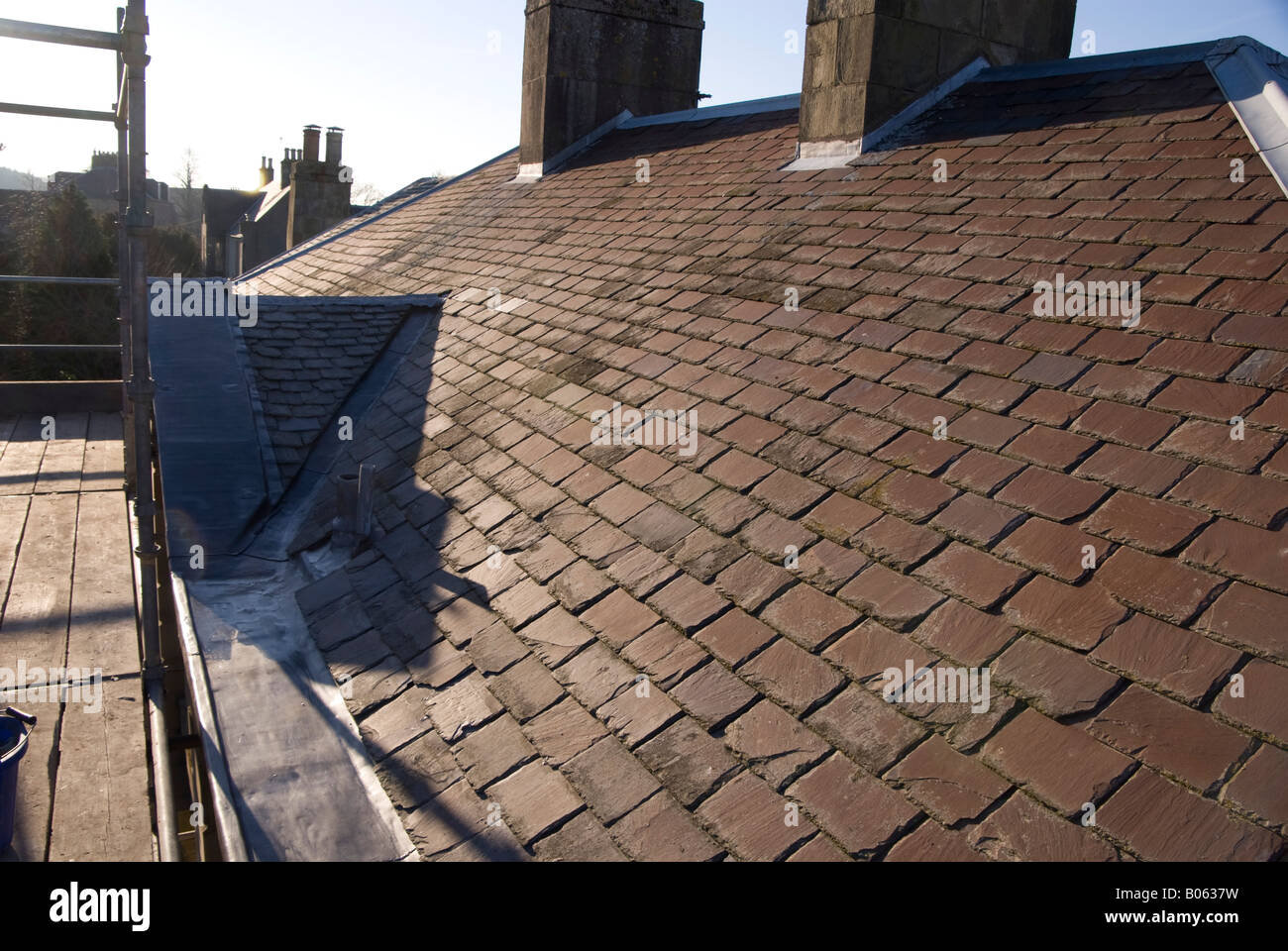 Repair to roof with slates and lead parapet new lead Stock Photo - Alamy