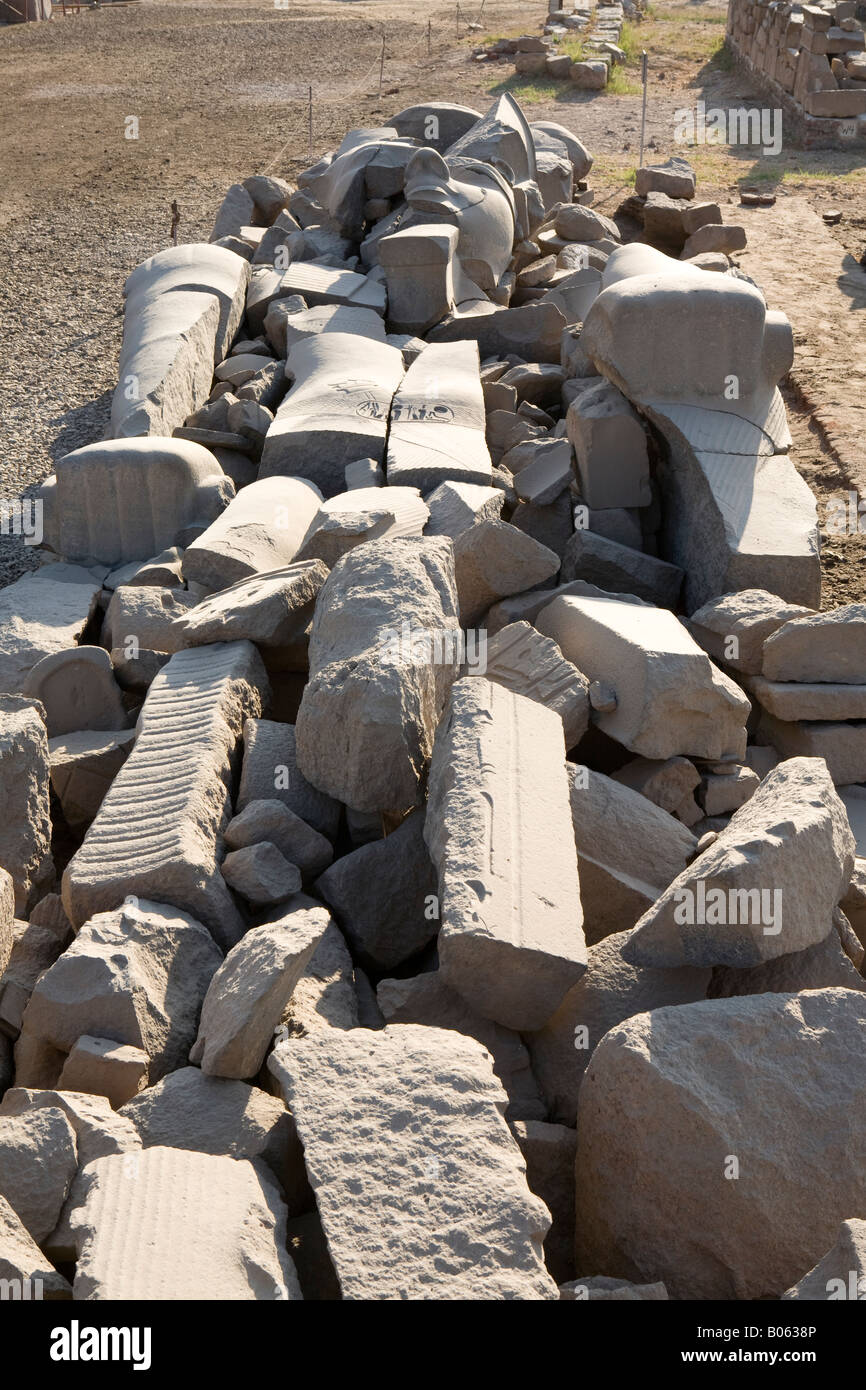 Broken colossal statue ramesses ii hi-res stock photography and images ...