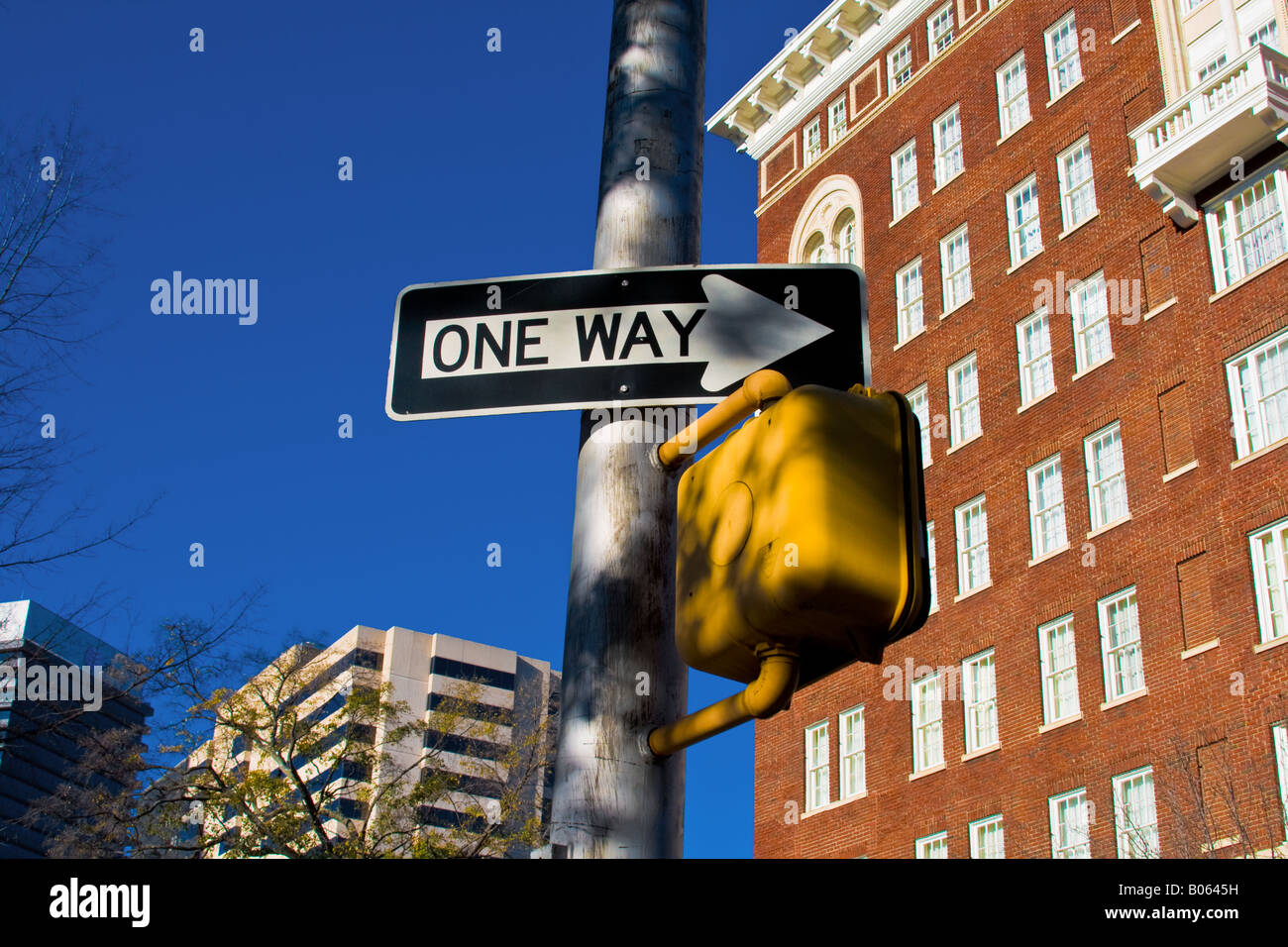 One way street sign hi-res stock photography and images - Alamy