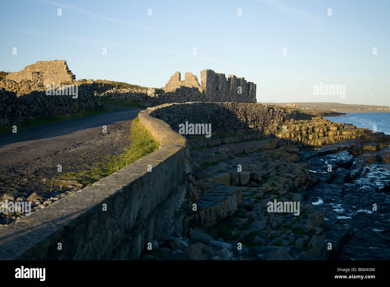 Inishmore ruins hi-res stock photography and images - Alamy