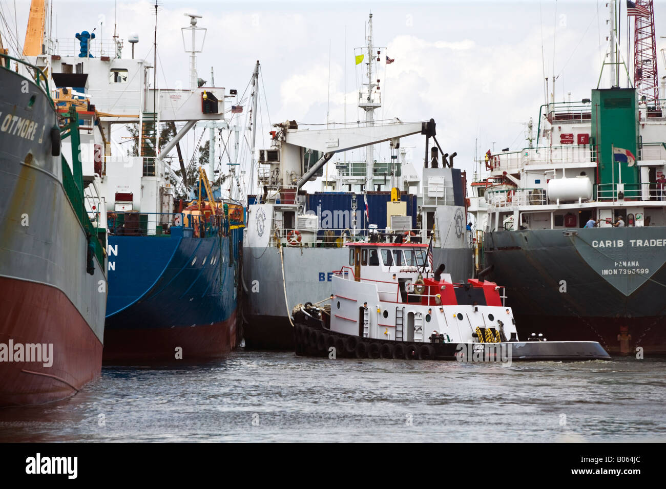 Tight Fit Container Ship Stock Photo - Alamy