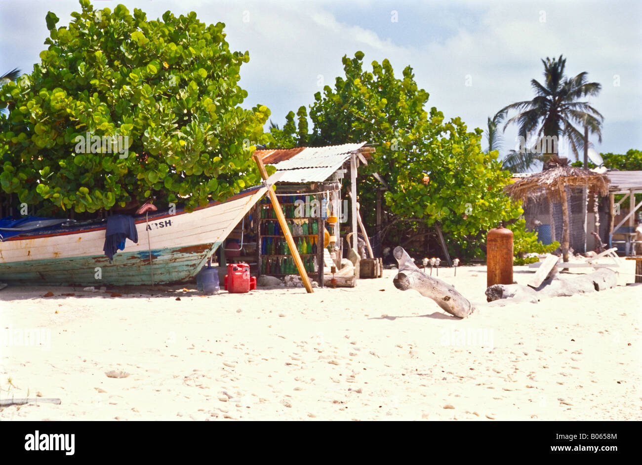 Hut on Cayo Crasqui Stock Photo - Alamy