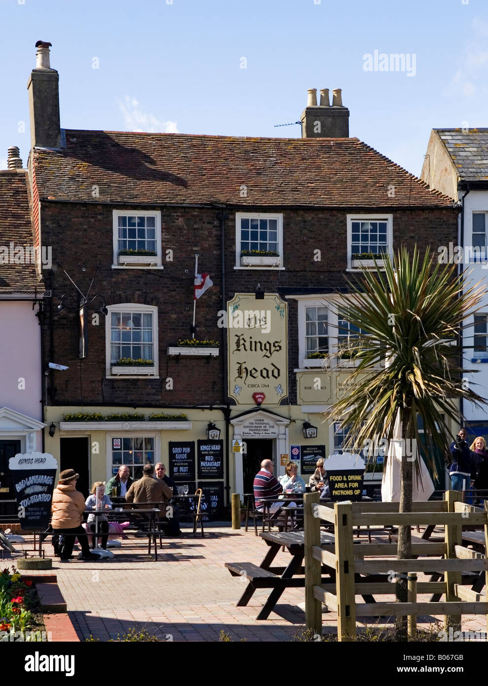 Kings Head Pub Stock Photo - Alamy