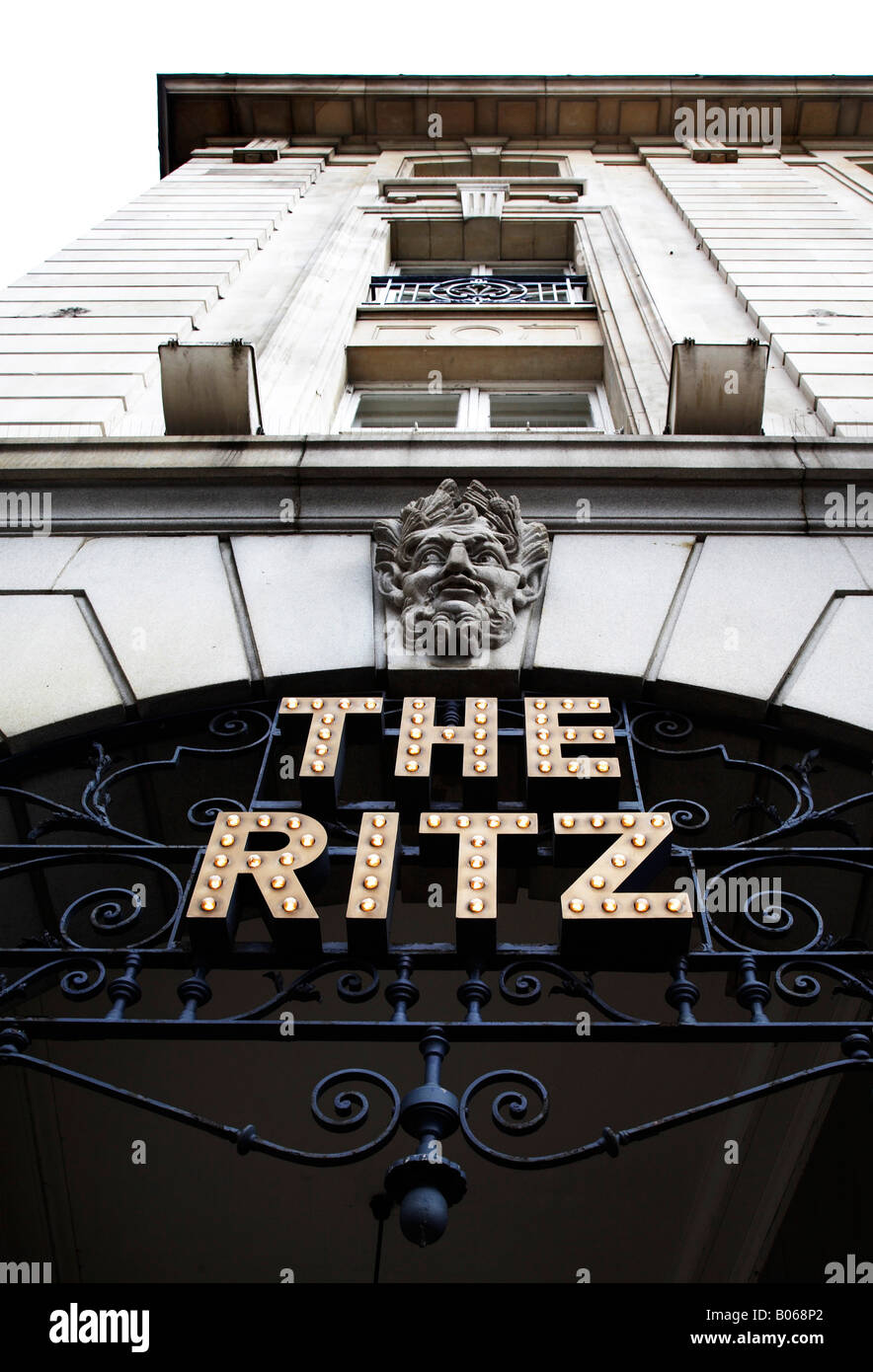 The ritz hotel front london hi-res stock photography and images - Alamy