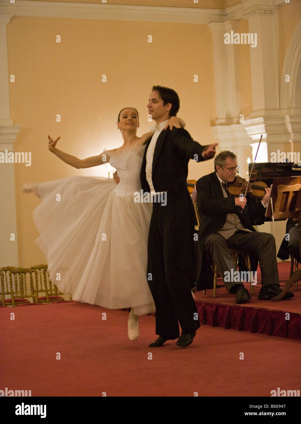 Vienna concert dancing hi-res stock photography and images - Alamy