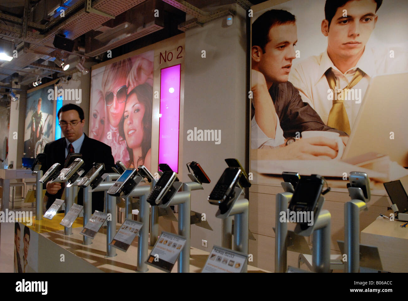 Smart phone society hi-res stock photography and images - Alamy