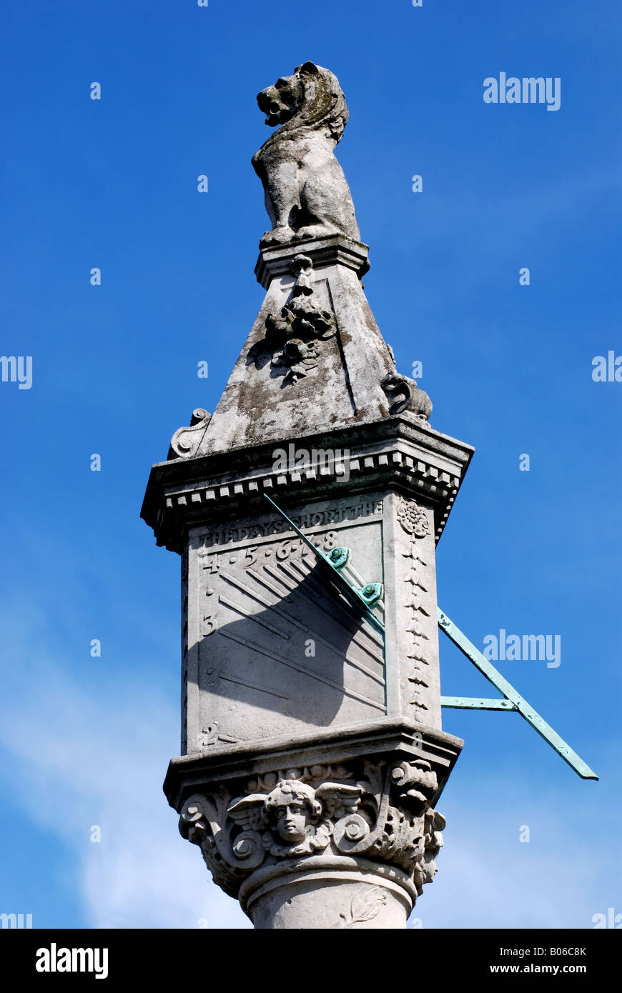 Sundial memorial hi-res stock photography and images - Alamy