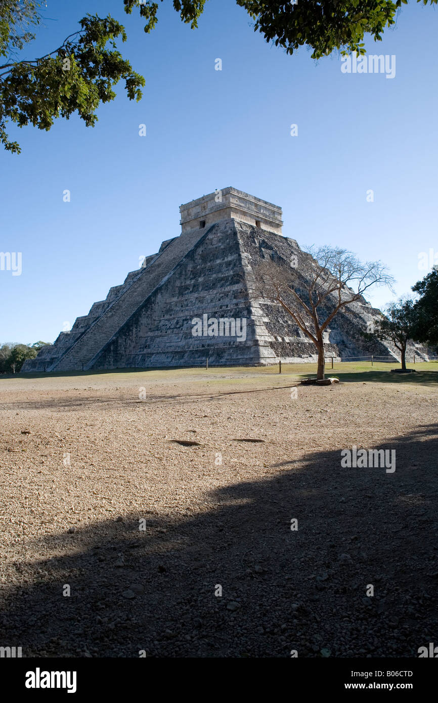 MEXICO, YUCATAN PENINSULA, YUCATAN STATE, CHICHEN ITZA MAIN TEMPLE ...