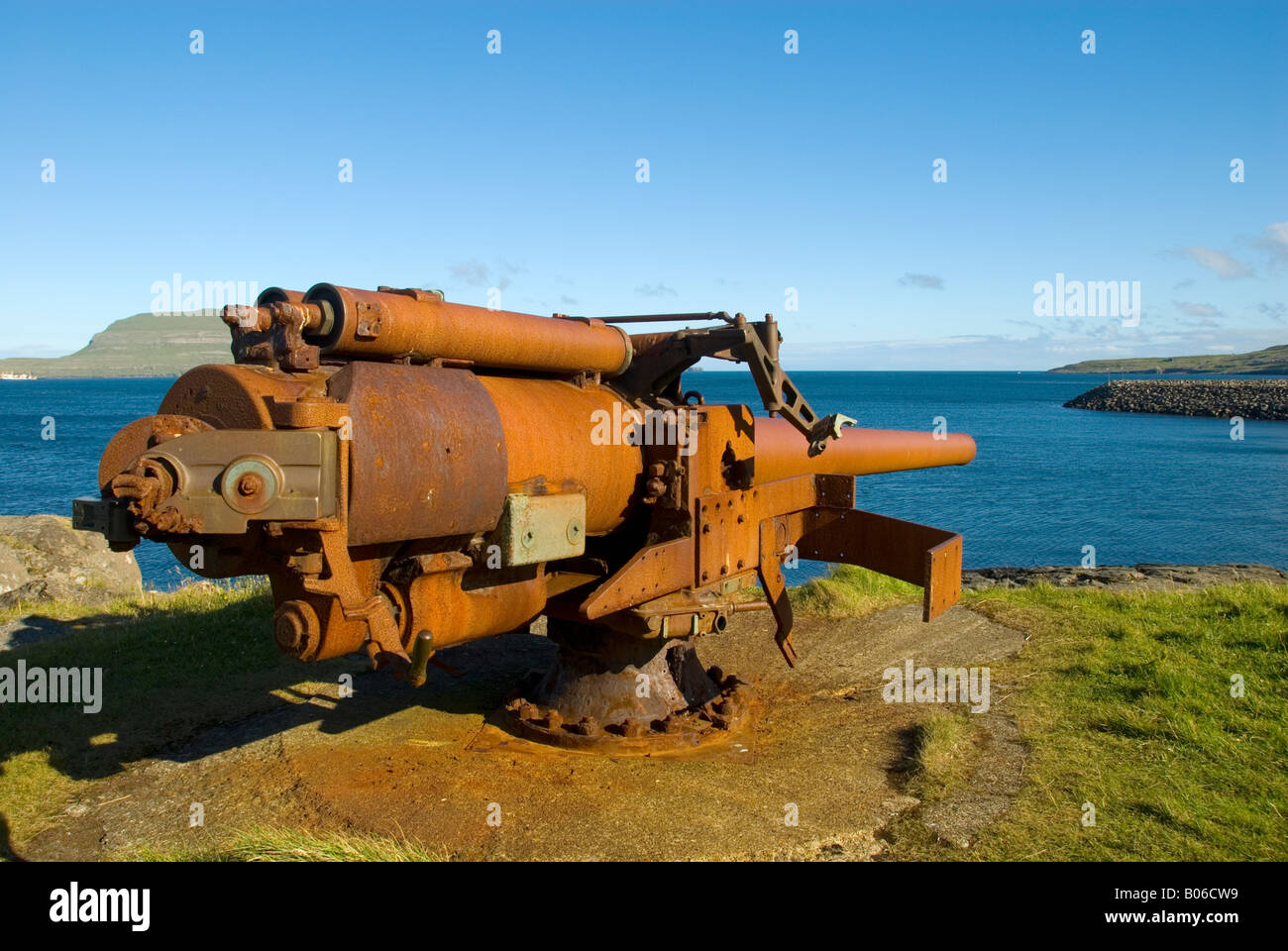 World war 2 gun emplacement hi-res stock photography and images - Alamy