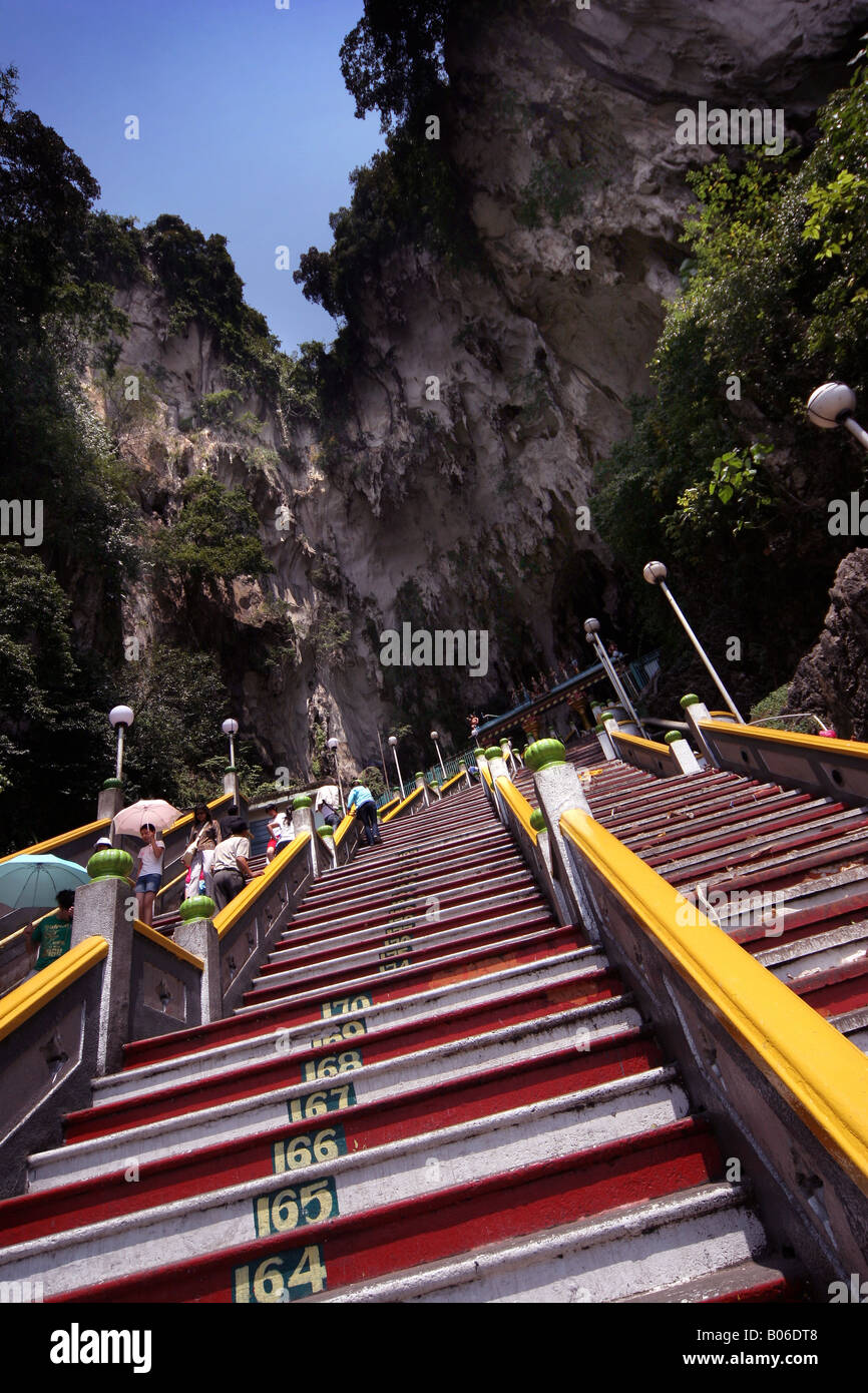 Batu caves climbing hi-res stock photography and images - Alamy
