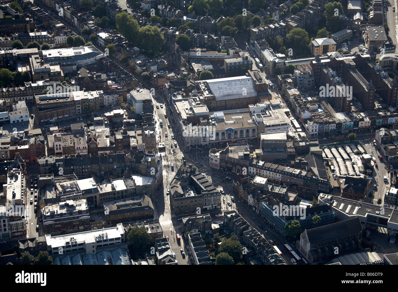 Suburban street england hi-res stock photography and images - Alamy