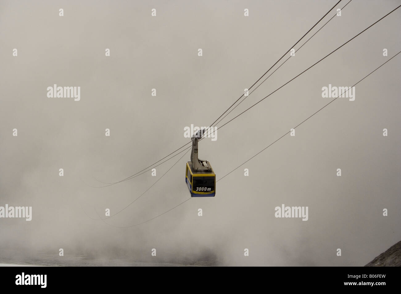 Cable Car leaving Kitzsteinhorn Mountain range in Kaprun Austria Stock ...