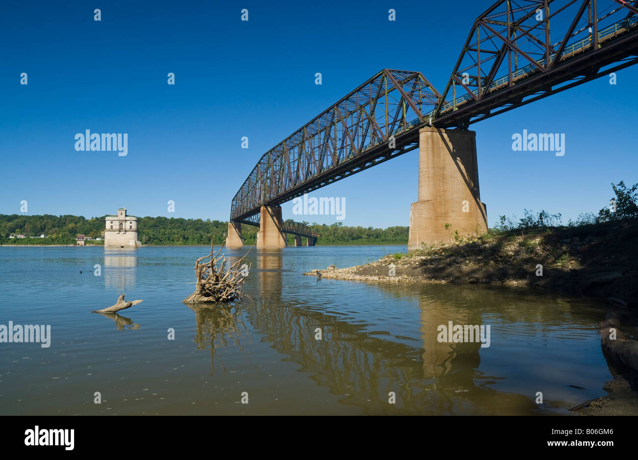 USA, Illinois-Missouri, nr St, Louis, Route 66, Chain of Rocks Bridge ...