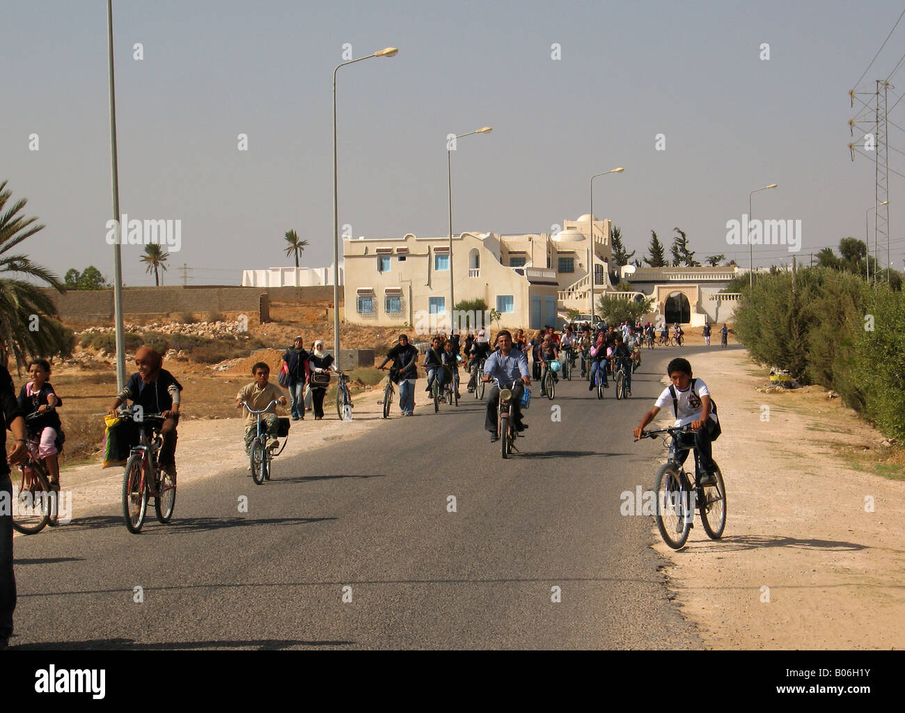 Going to and from school hi-res stock photography and images - Alamy