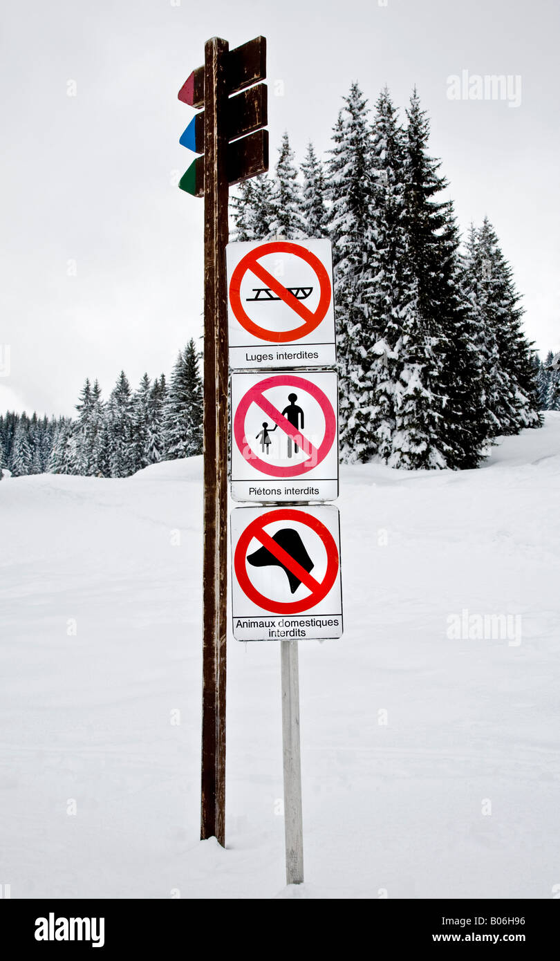 No dogs allowed french sign hi-res stock photography and images - Alamy