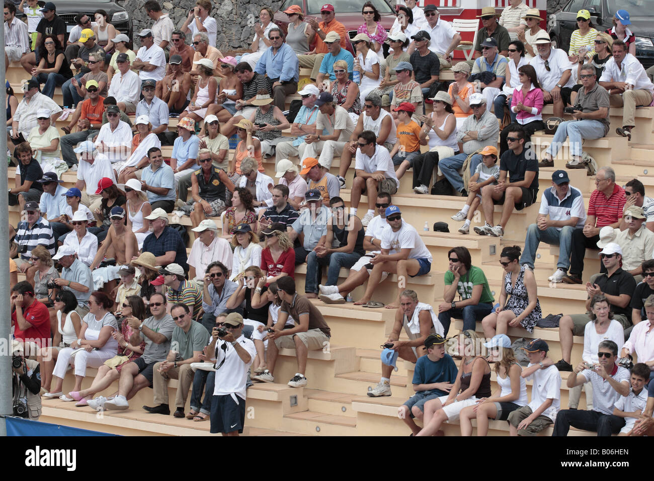 Happy tennis spectators hi-res stock photography and images - Alamy