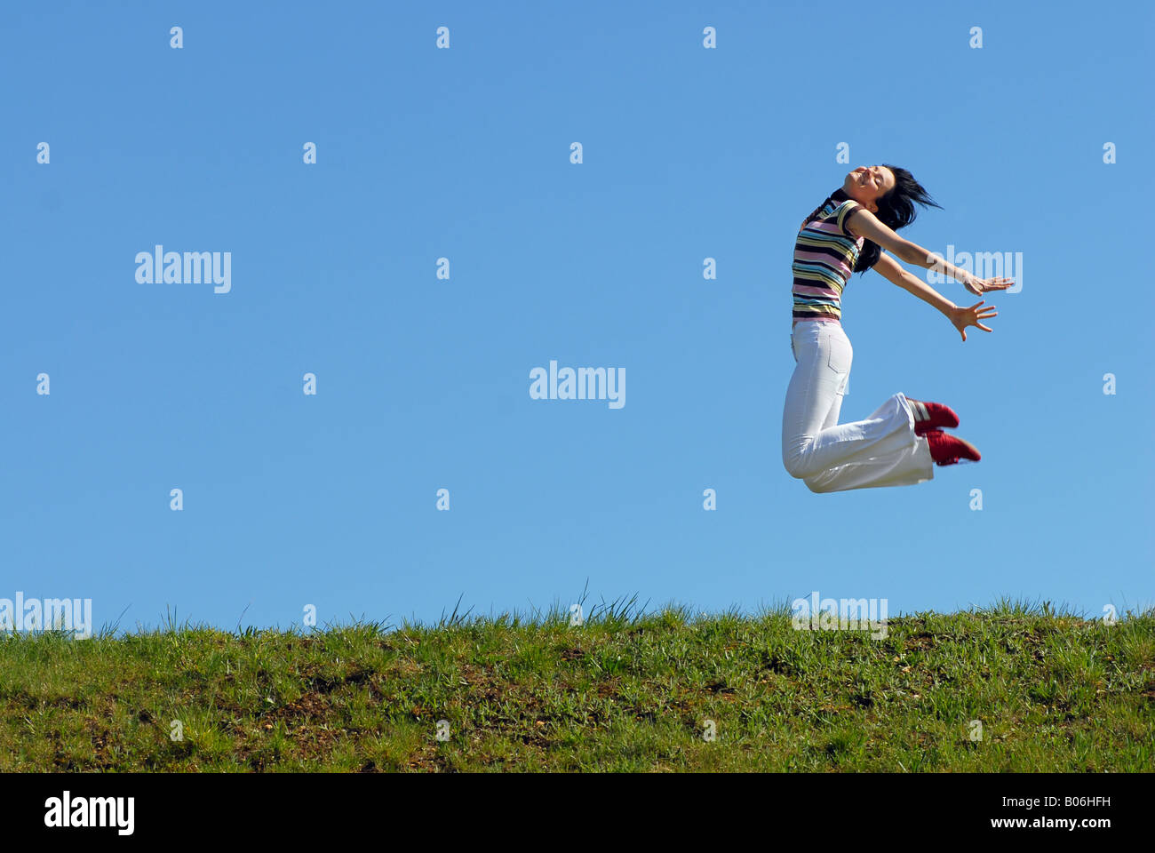 Young woman high jumps hi-res stock photography and images - Alamy