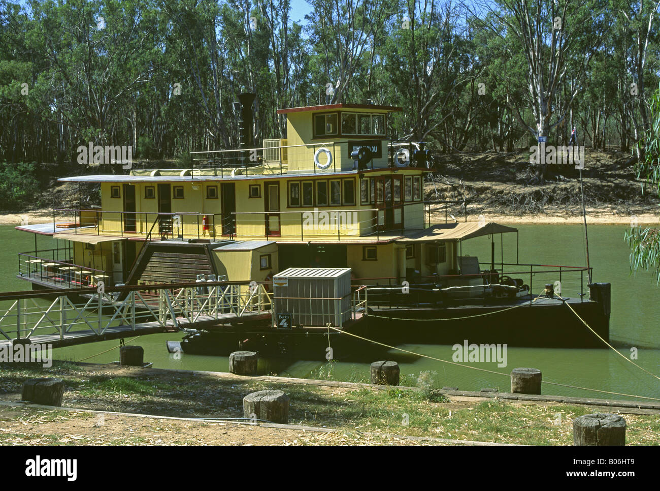 Shallow draft boat hi-res stock photography and images - Alamy