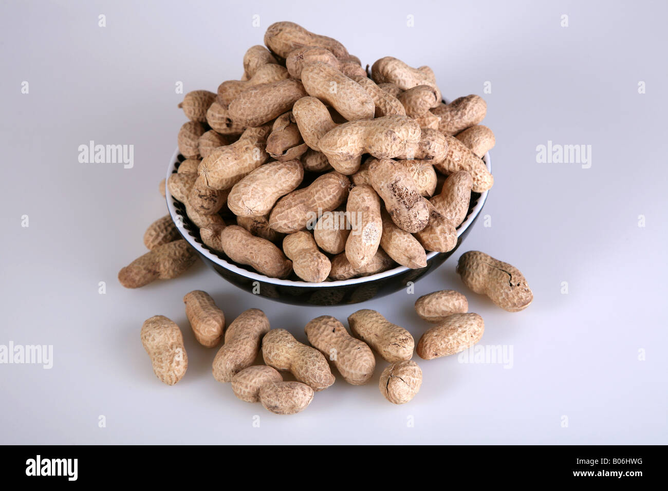Bowl of peanuts Stock Photo - Alamy