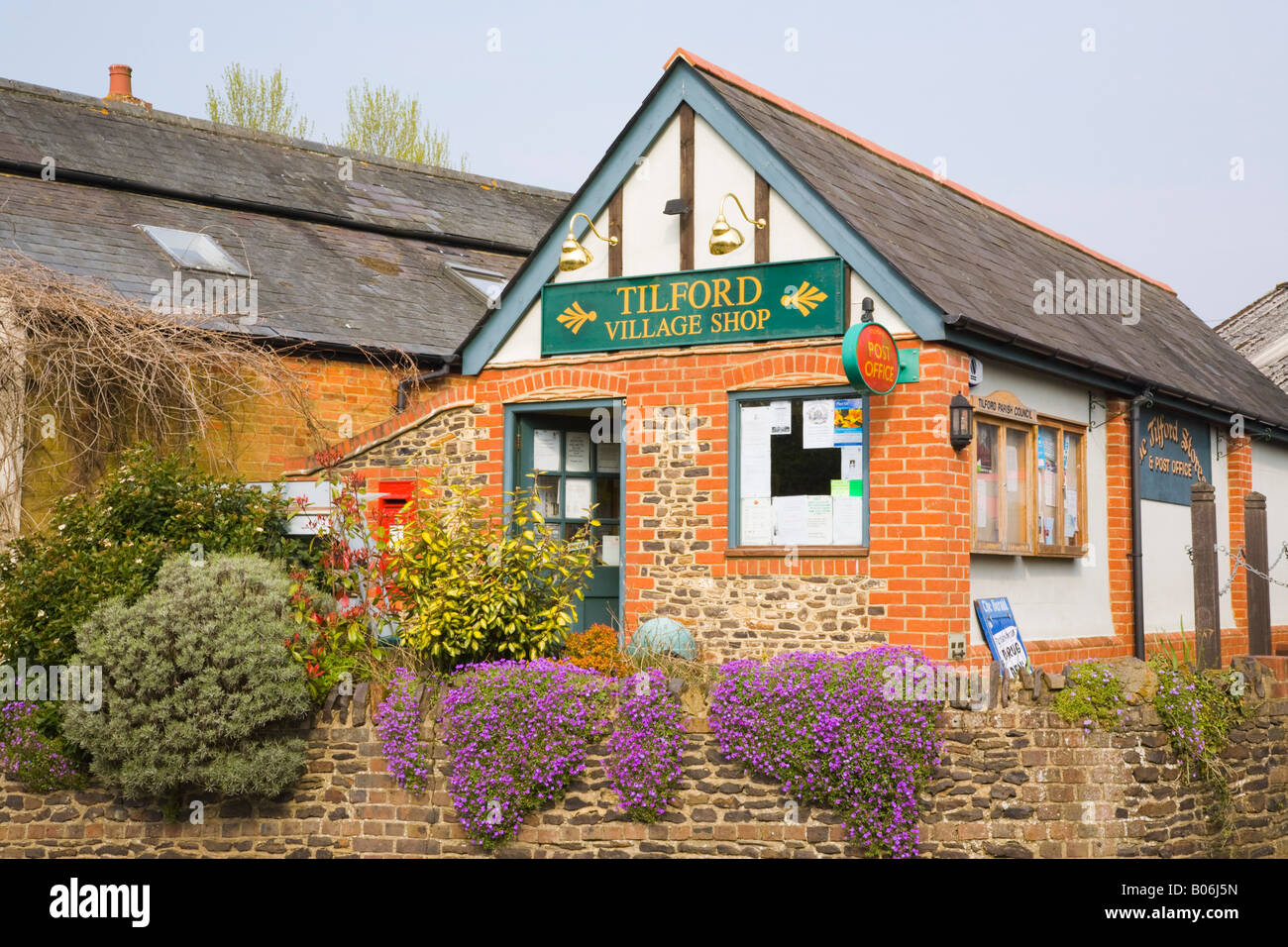 Exterior tilford village shop tilford hi-res stock photography and ...
