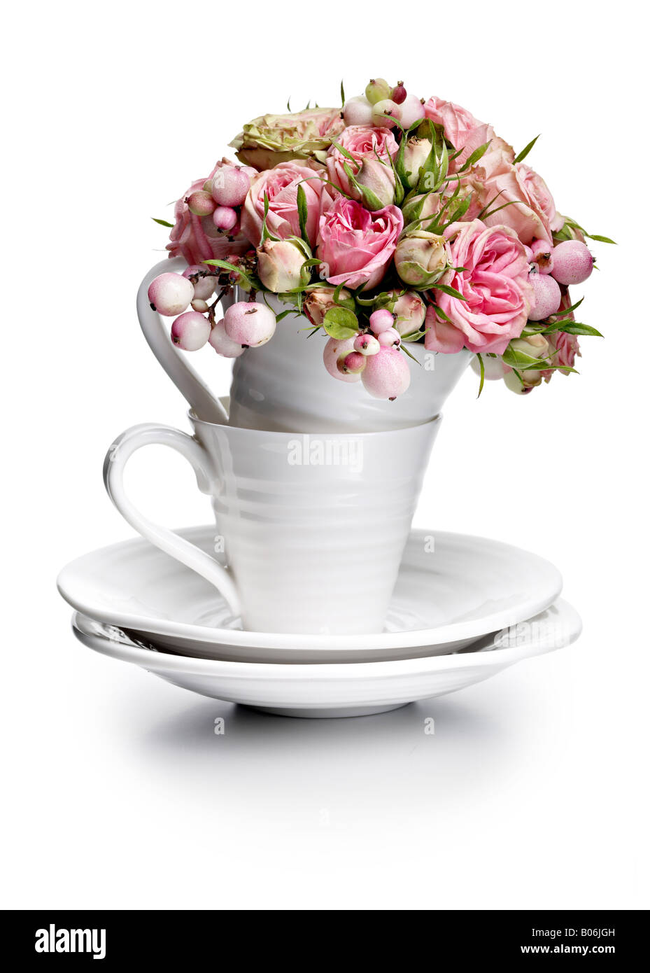 tea roses in tea cups flower arrangement Stock Photo - Alamy