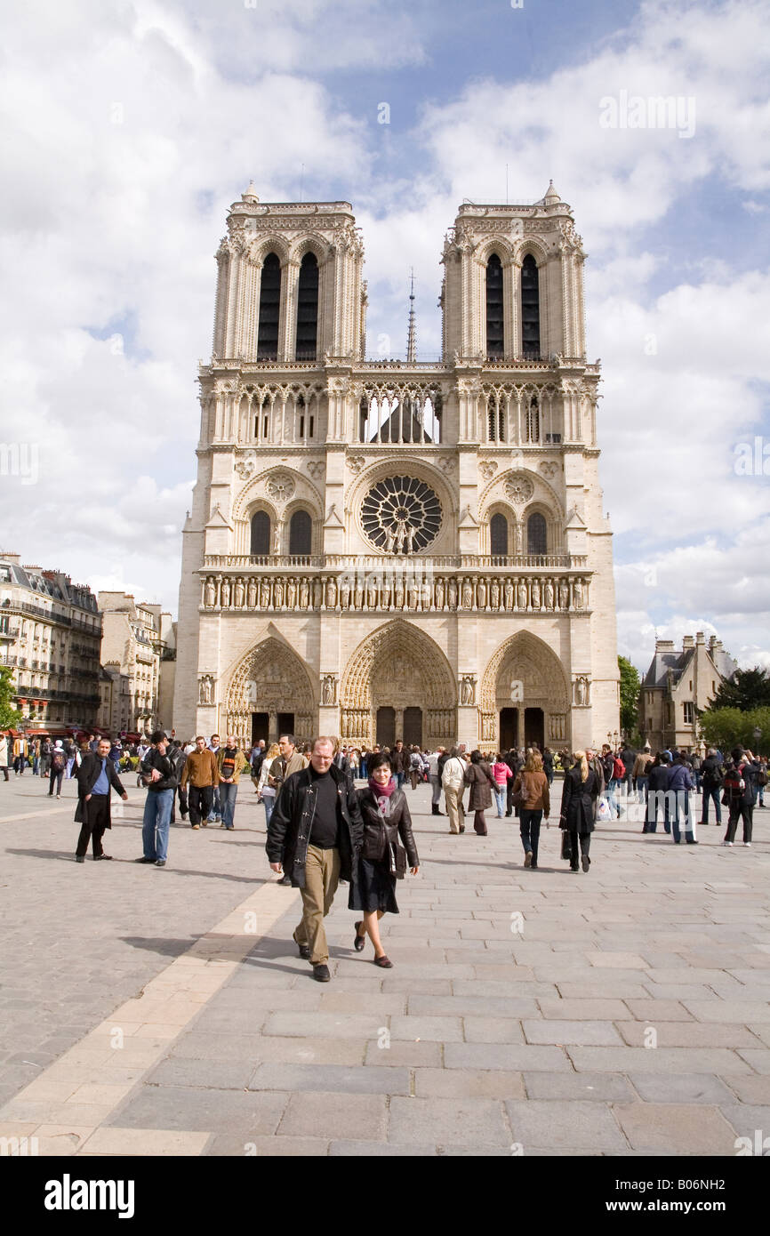 Notra dame paris hi-res stock photography and images - Alamy