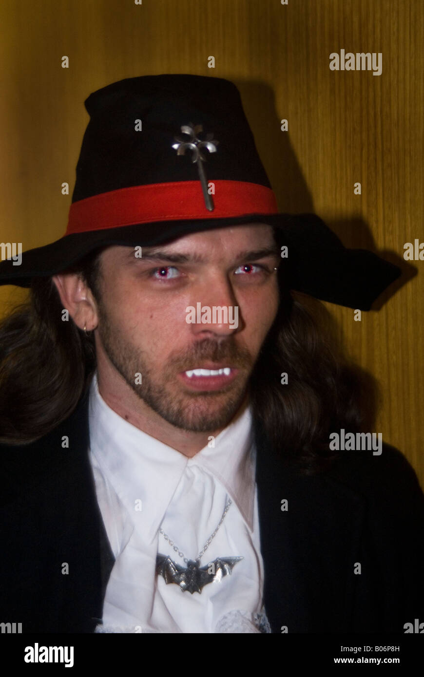 Vampire cosplay hi-res stock photography and images - Alamy