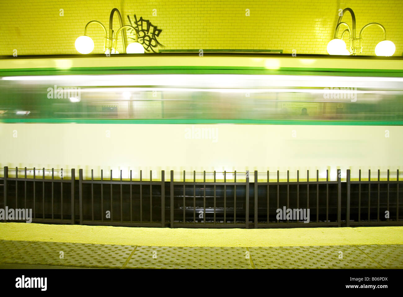 Underground metro subway system station hi-res stock photography and ...