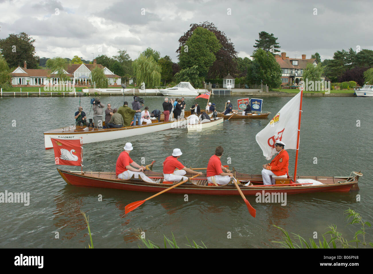 Swan upping on the River Thames Her Majesty Queen Elizabeth II Swan ...