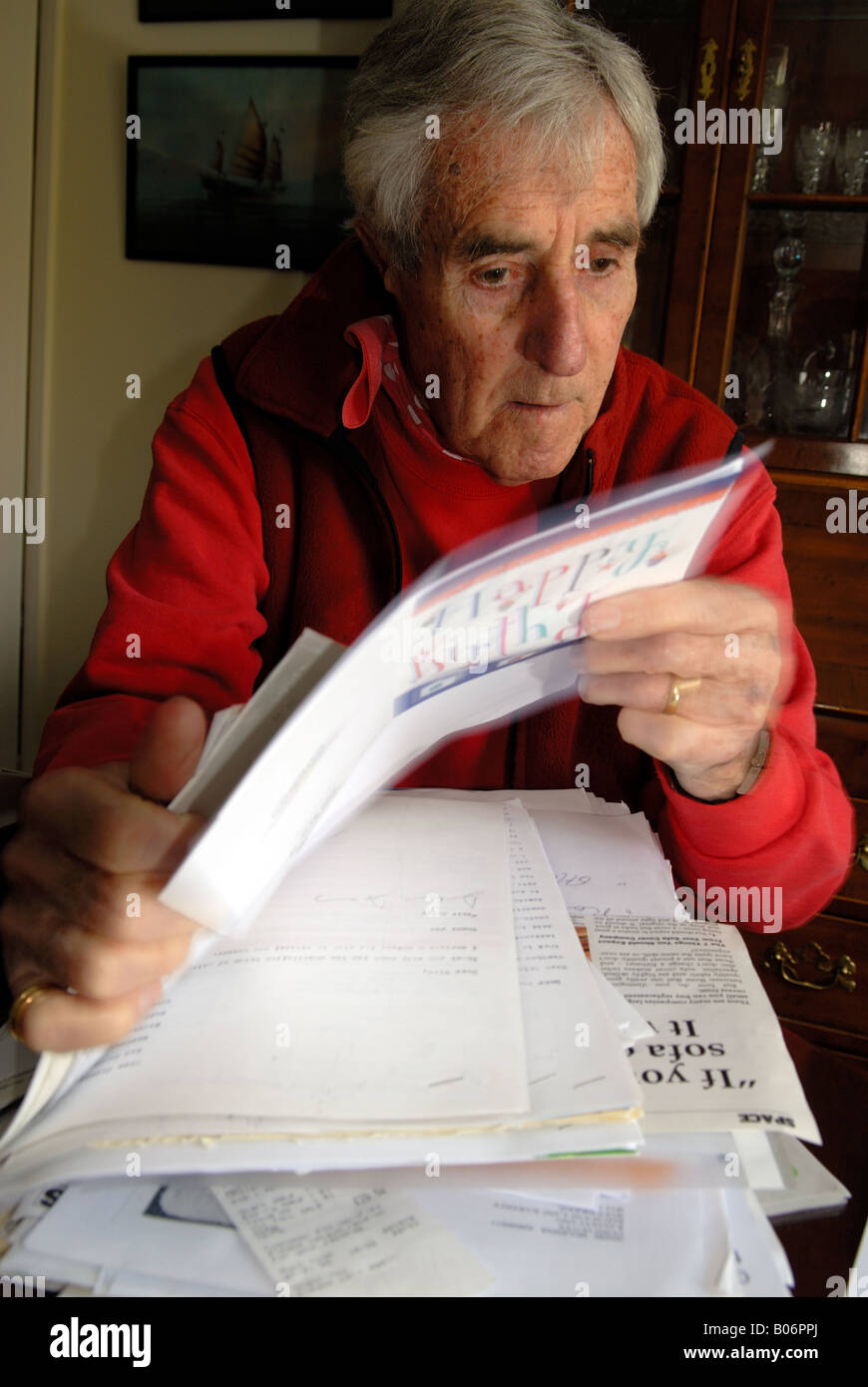 Sorting out papers hi-res stock photography and images - Alamy