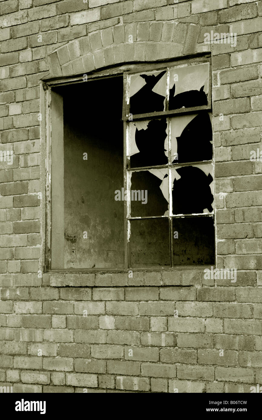 broken window from abandoned farm building England UK Stock Photo - Alamy