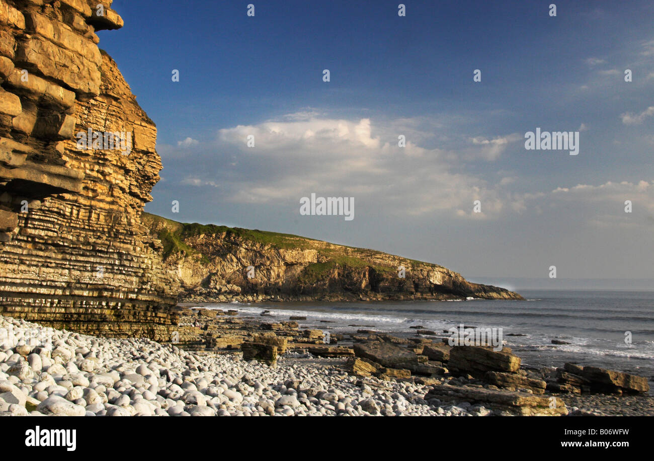 Rock Strata and Stones on Southerndown Beach Stock Photo - Alamy