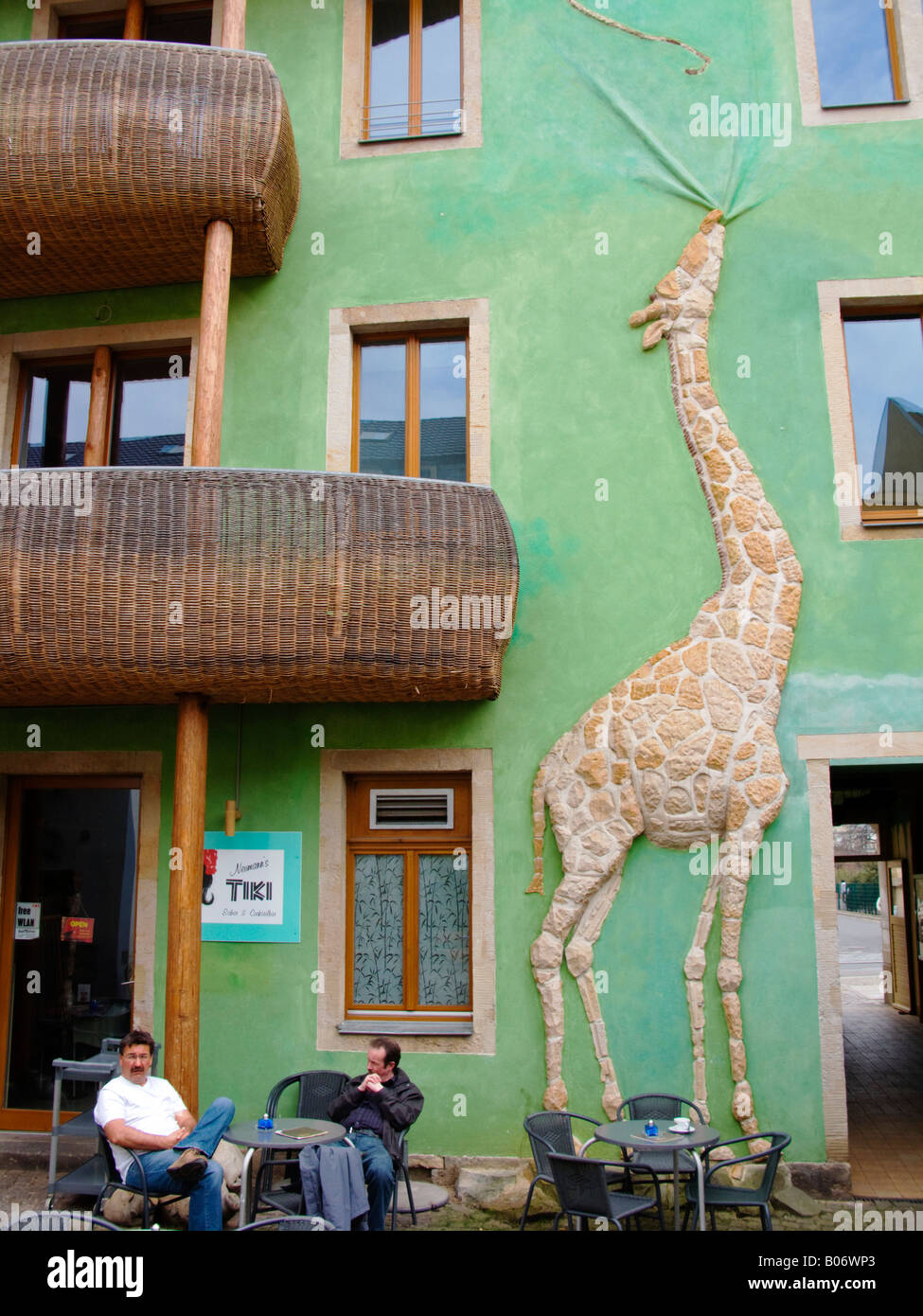 Murals of animals on buildings hi-res stock photography and images - Alamy