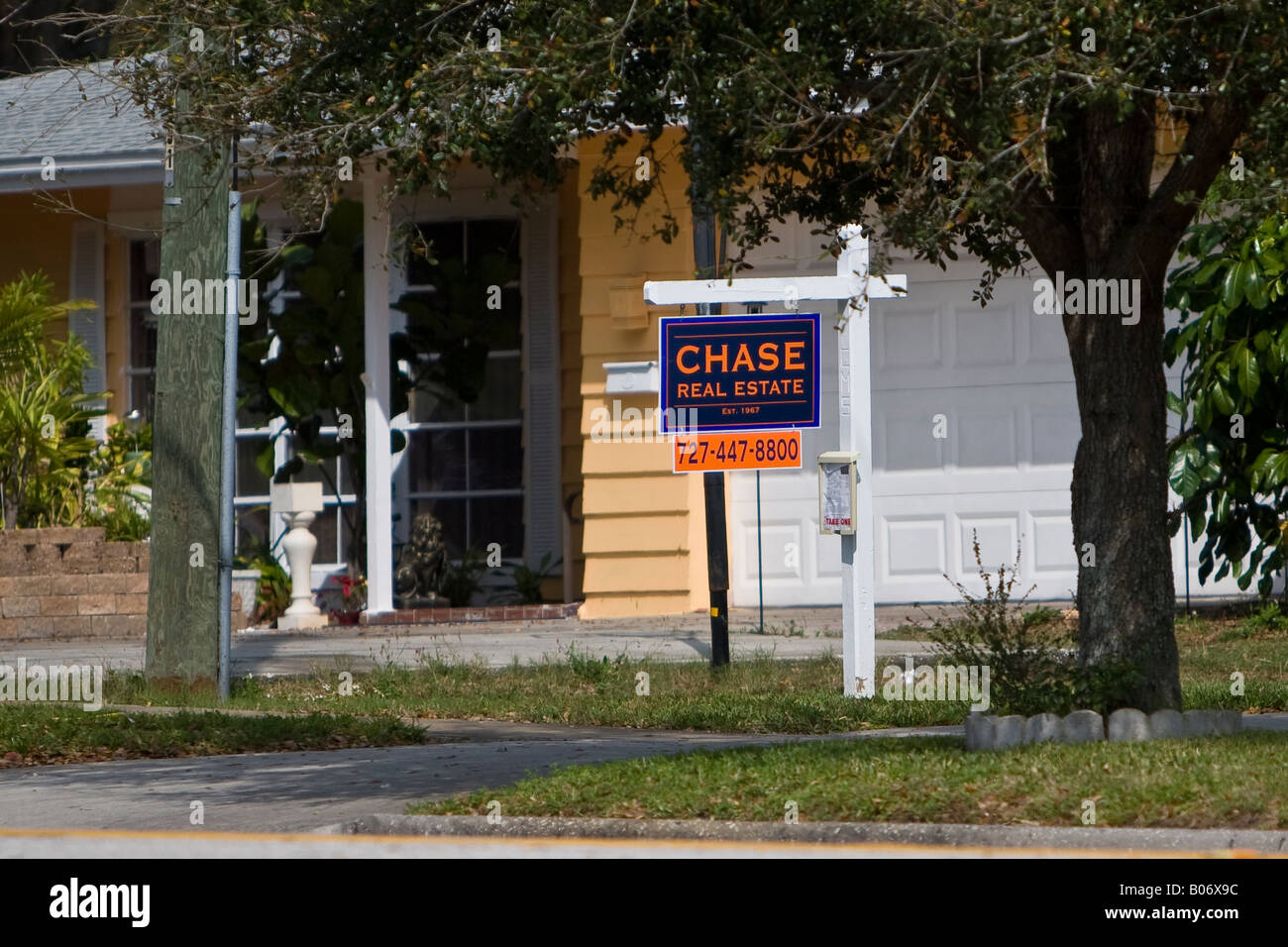 Chase Real Estate For Sale Sign in Front of a Residence Stock Photo - Alamy
