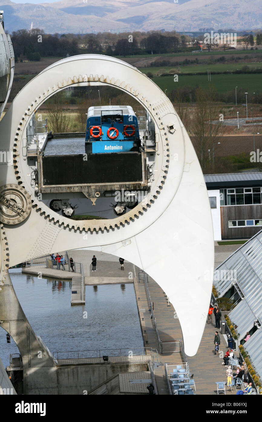 Worlds first and only rotating boat lift hi-res stock photography and ...