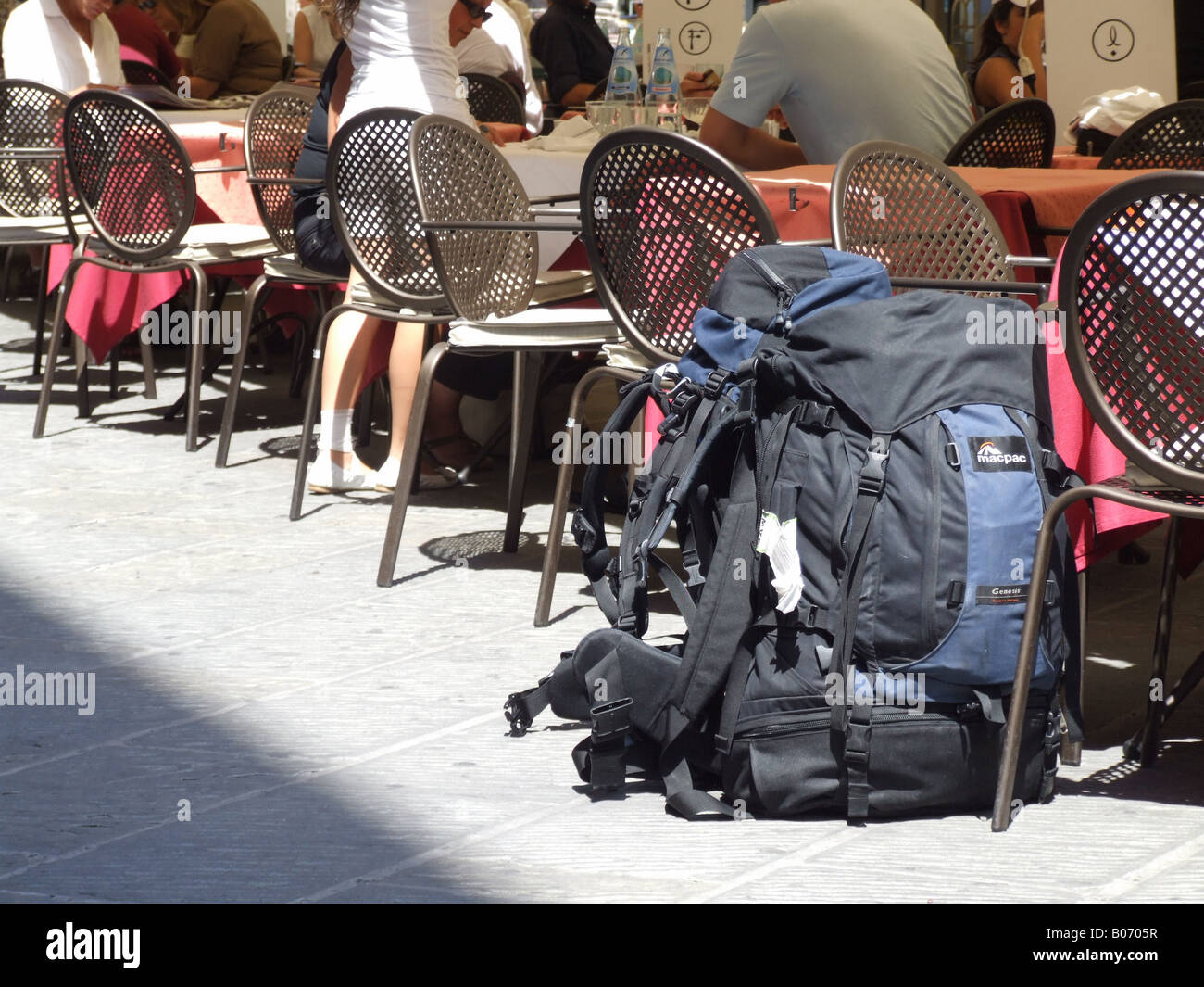 Unattended restaurant hi-res stock photography and images - Alamy