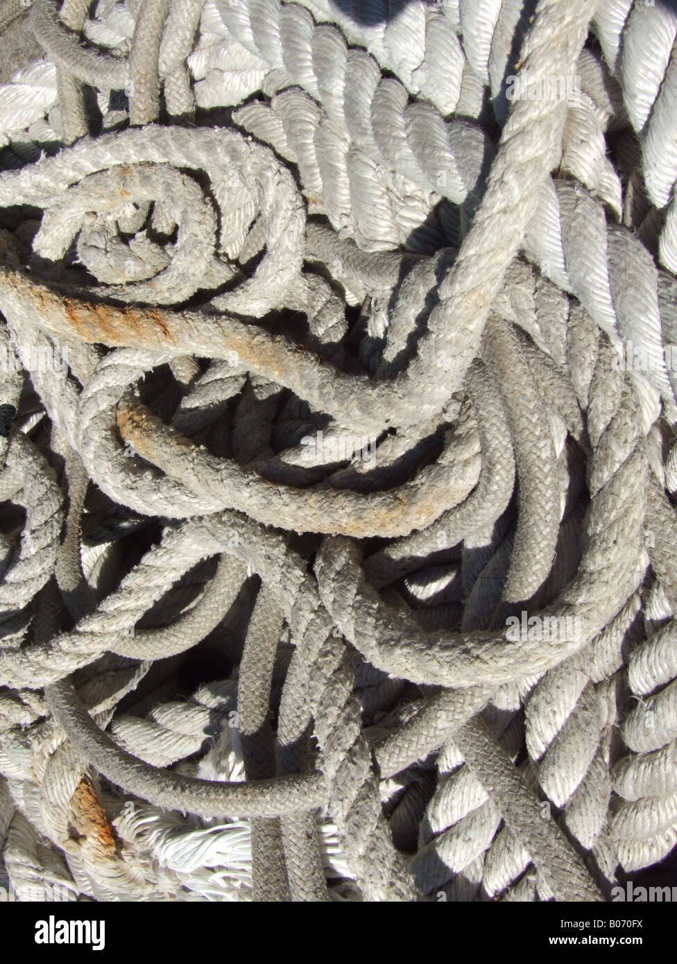 bundle of ropes in port Stock Photo - Alamy
