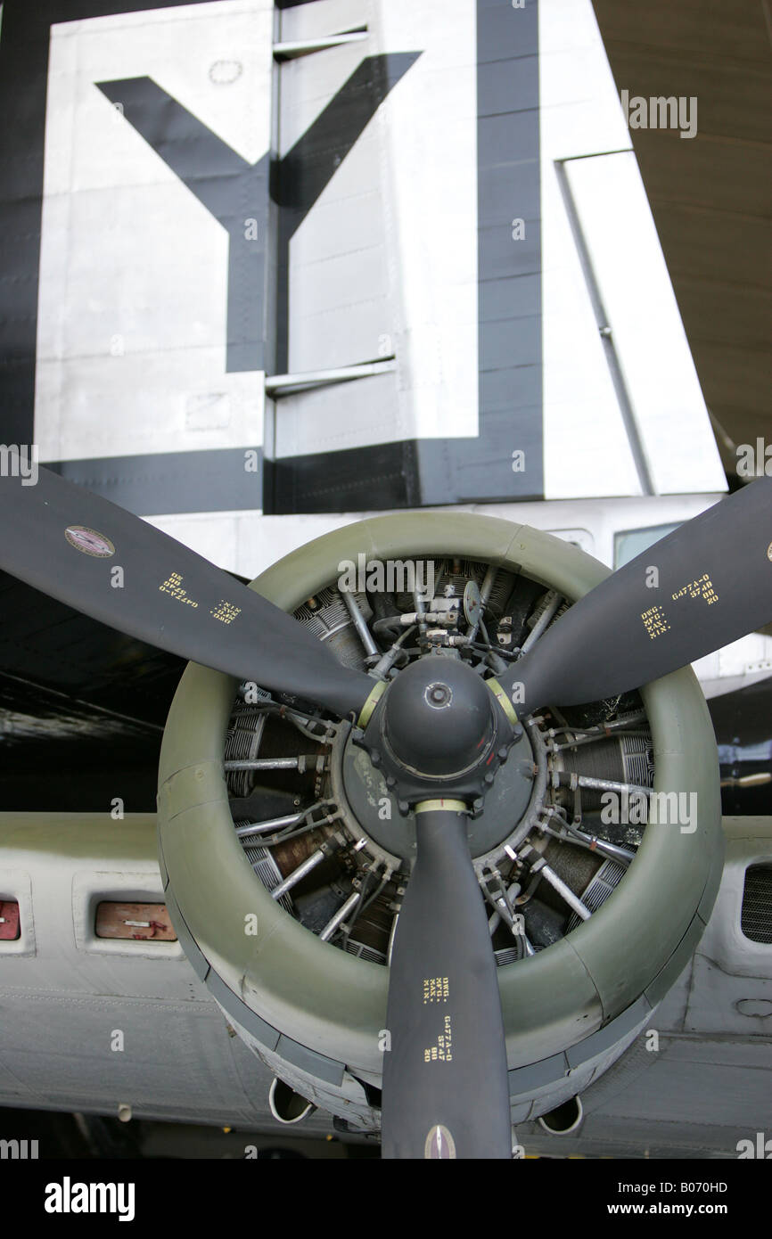 B17 FLYING FORTRESS WW11 BOMBER AIRCRAFT ENGINE PROPELLER -IMPERIAL WAR ...