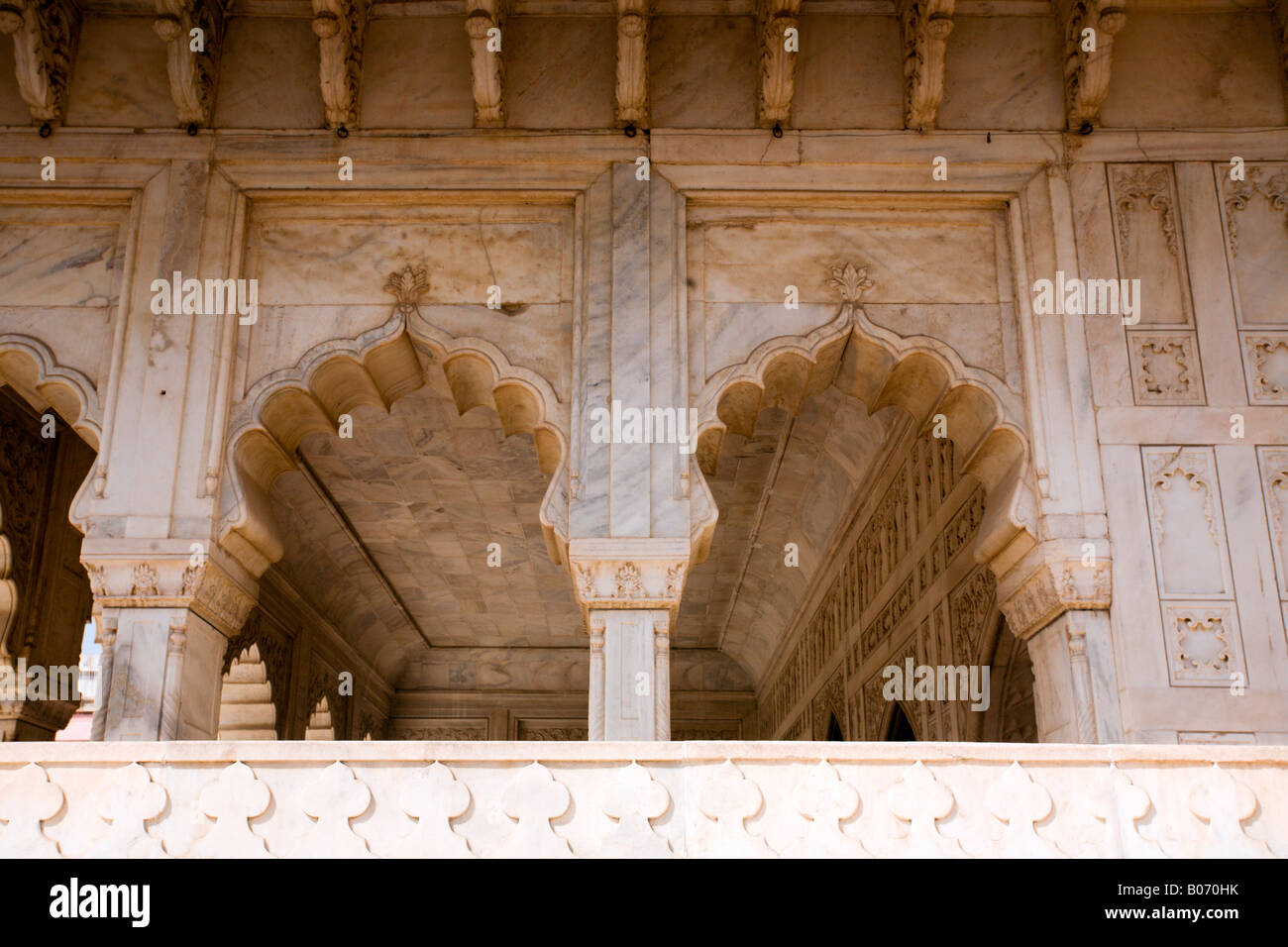 Agra: Red Fort: Columns and Arches Stock Photo - Alamy