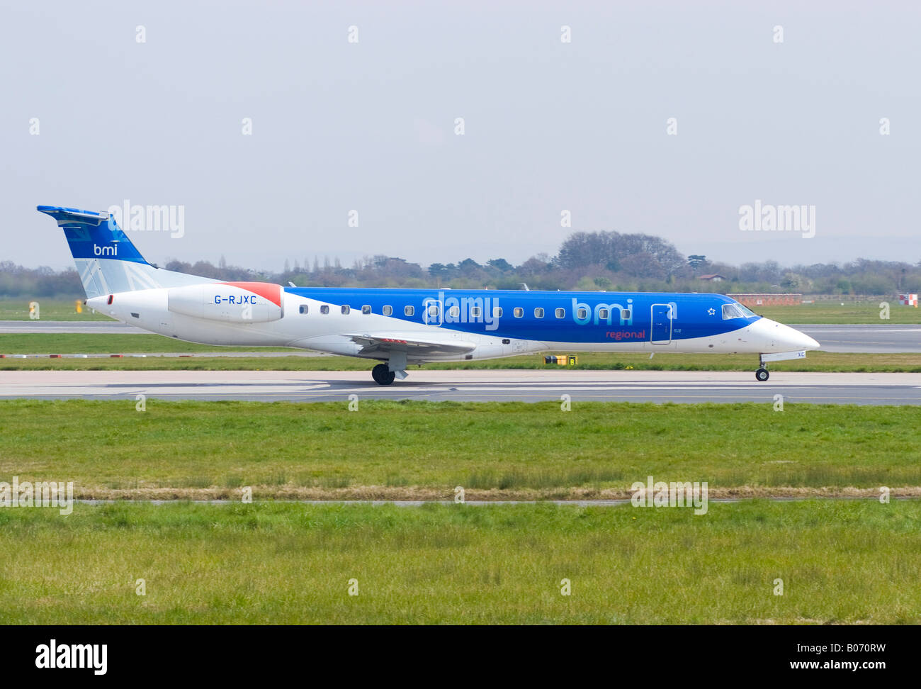 Cockpit aircraft embraer erj 145 hi-res stock photography and images ...