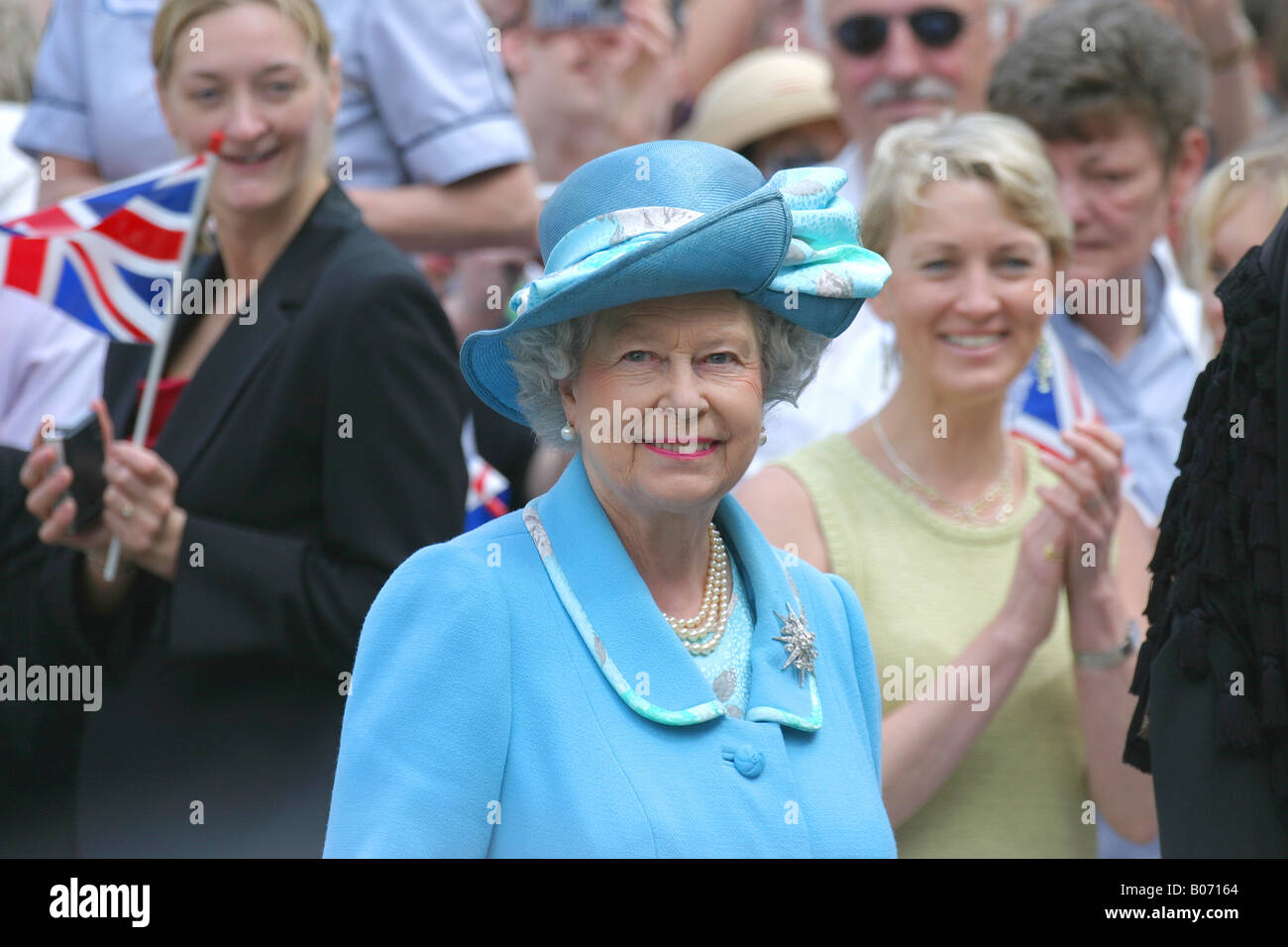 Hrh the queen hi-res stock photography and images - Alamy
