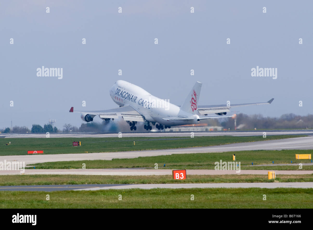 Dragonair Cargo Boeing 747 [747-400BCF] Taking Off From Manchester ...