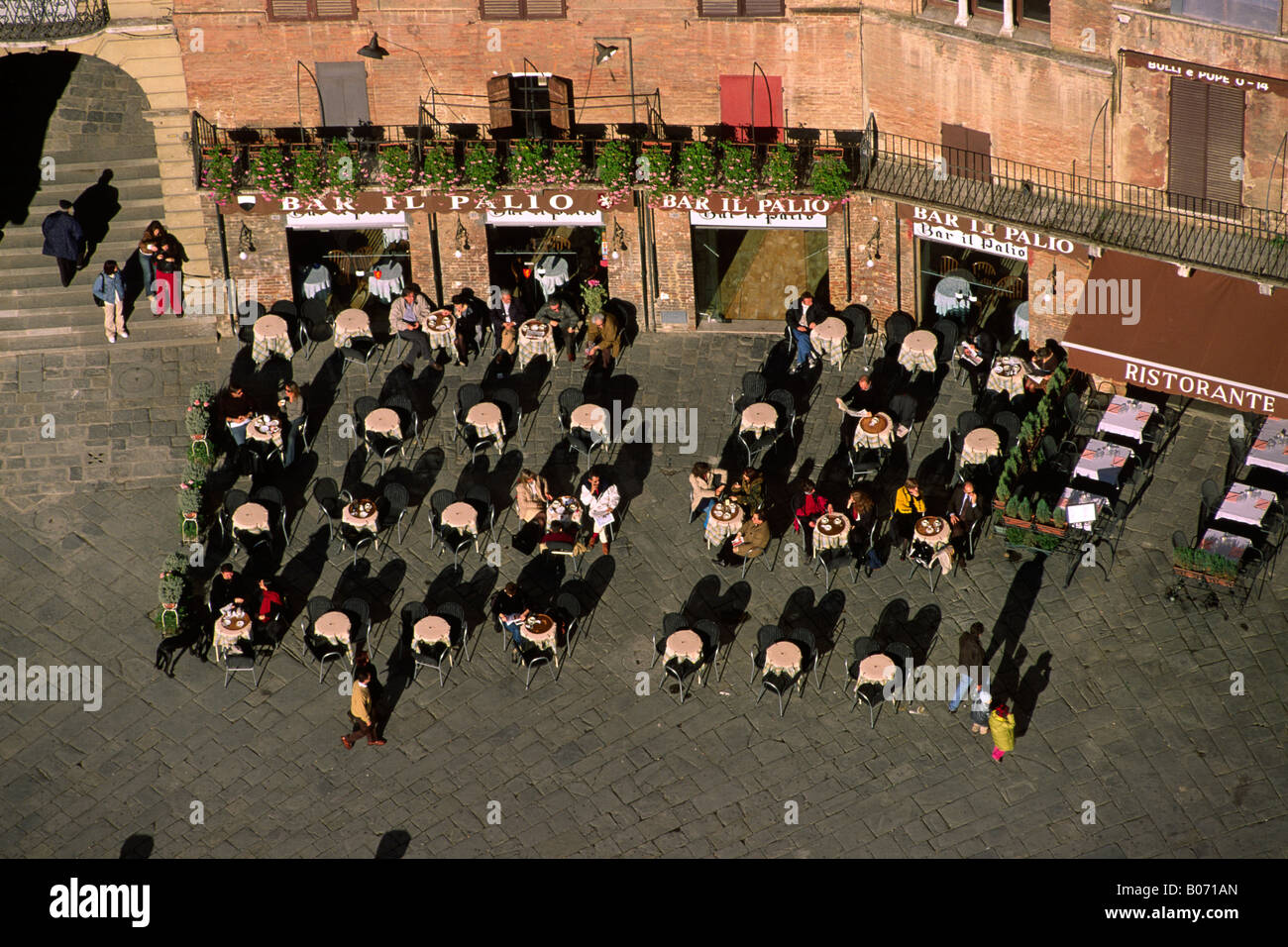 Outdoor cafe, Piazza del Campo, Siena, Tuscany, Italy Stock Photo - Alamy