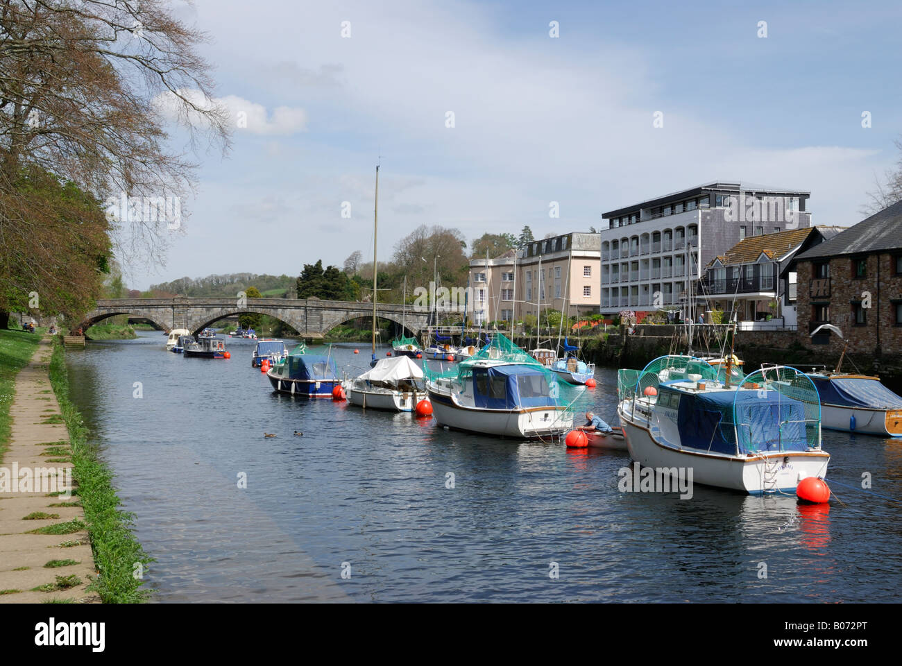 Bridge and boats on the River Dart at Totnes, Devon, England Stock ...
