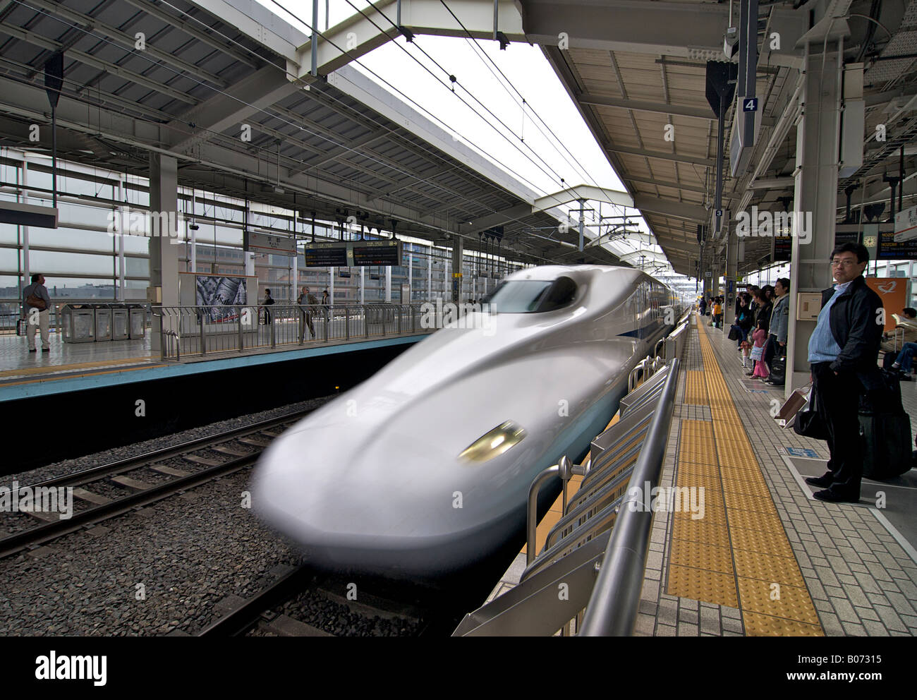 Shinkansen leaving the platform, Kyoto JR station, Japan Stock Photo ...