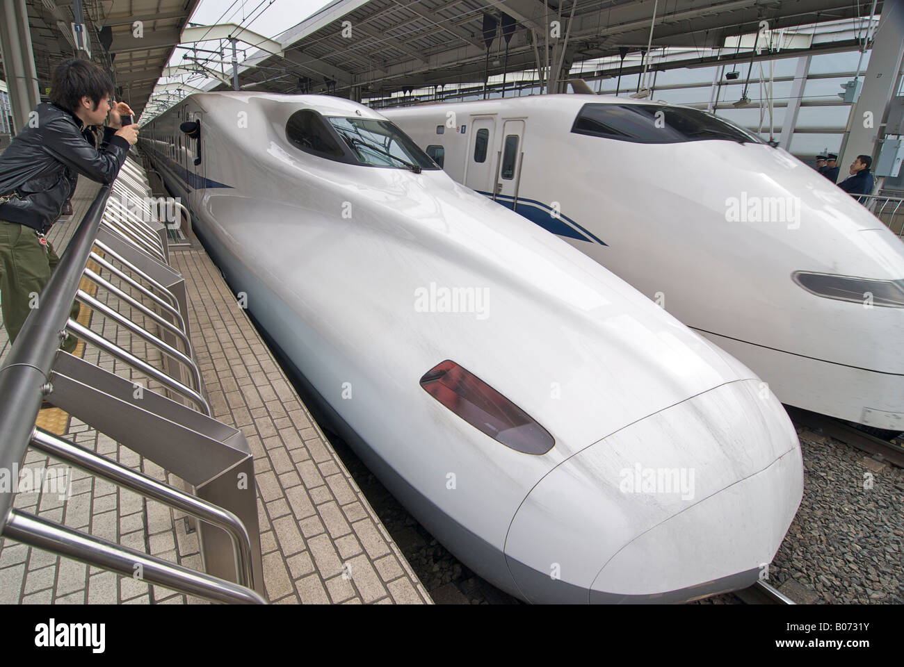 Photographing the Shinkansen, Kyoto JR station, Japan Stock Photo - Alamy