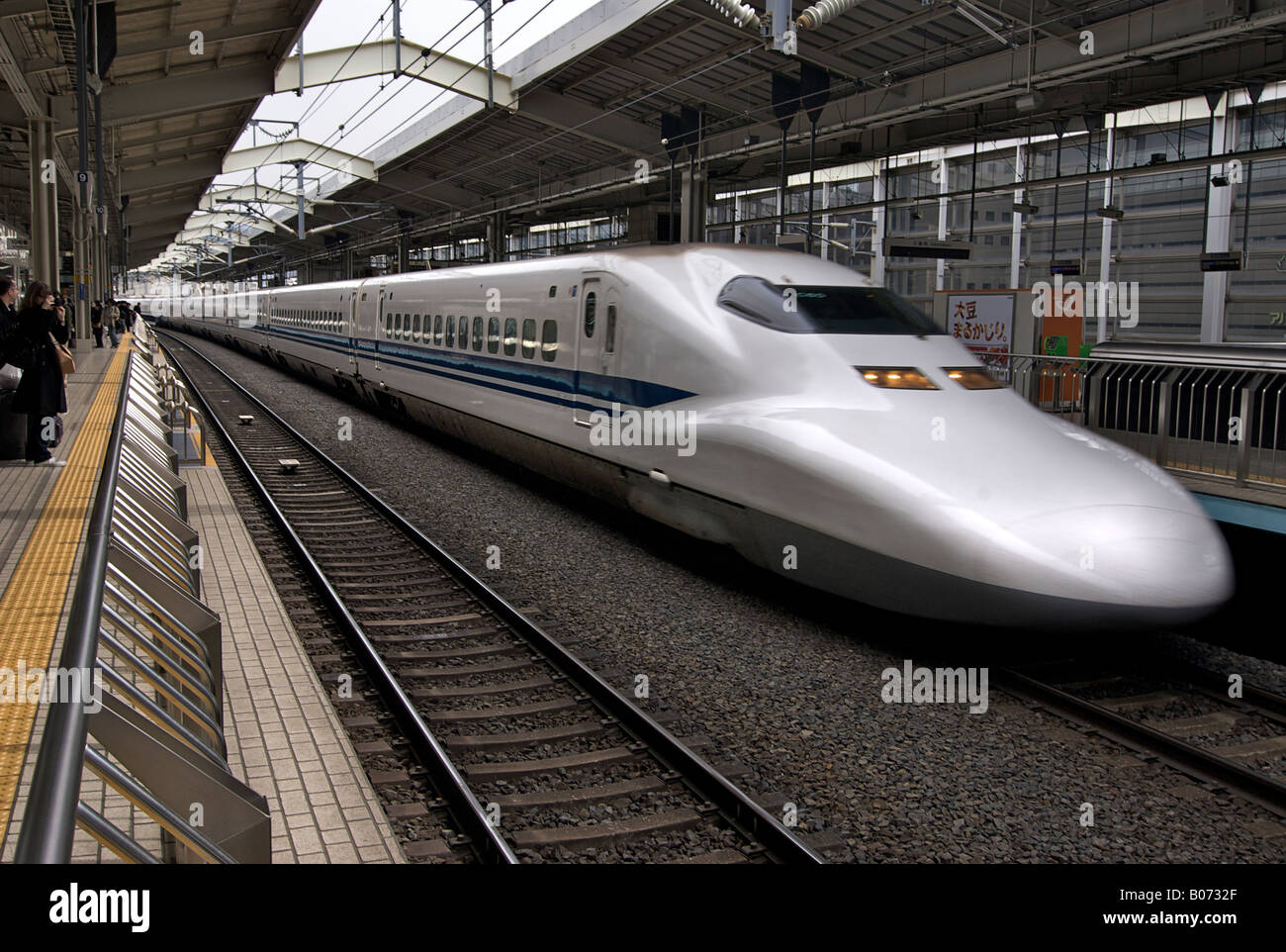 Shinkansen, Kyoto JR station, Japan Stock Photo - Alamy